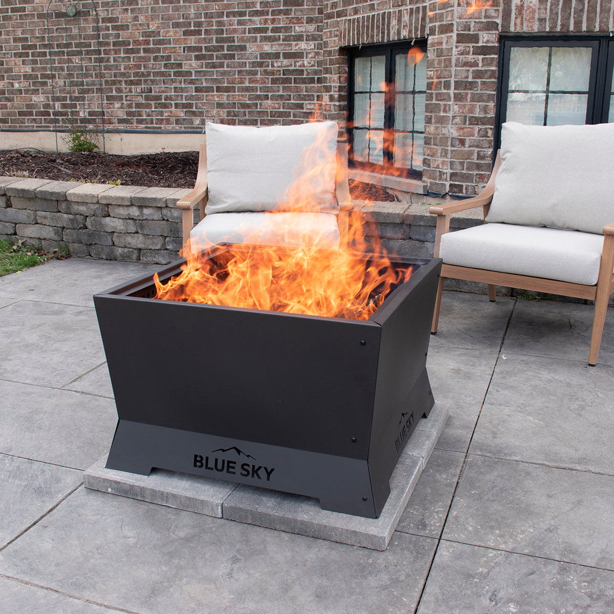 Square Mammoth Patio Smokeless Fire Pit with Spark Screen and Screen L ...